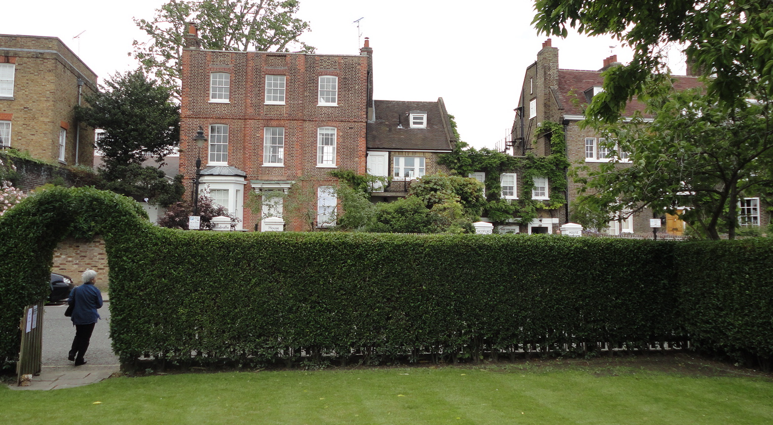 More garden snooping: Chiswick Mall open gardens. | The Womens Room